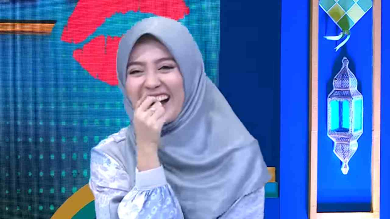 Berita Selebritis Bersama Feni Rose - Trans Tv Program