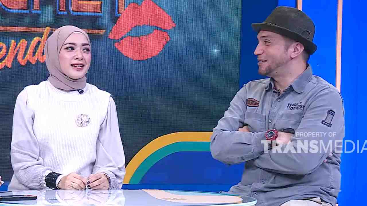 Berita Selebritis Bersama Feni Rose - Trans TV