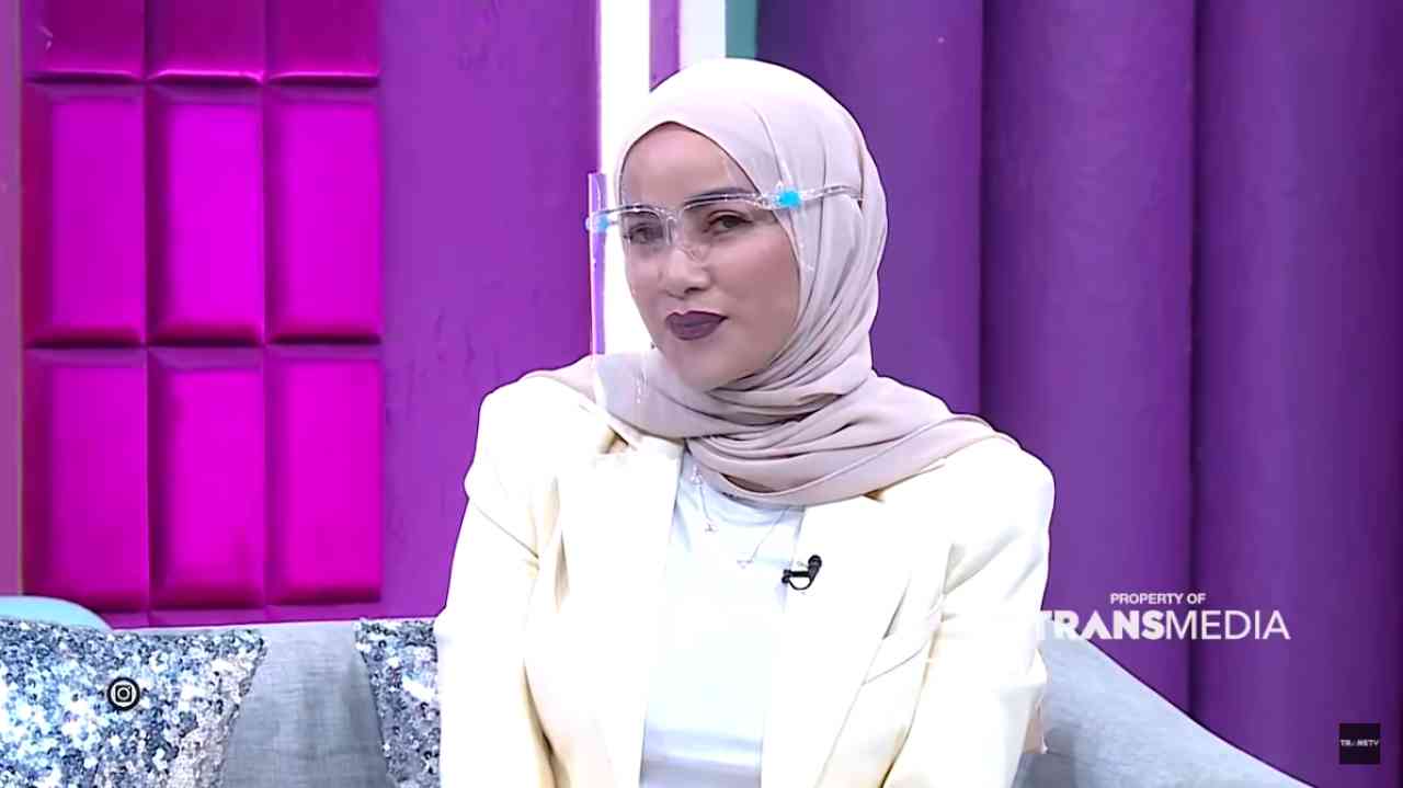 Berita Selebritis Bersama Feni Rose - Trans Tv Program