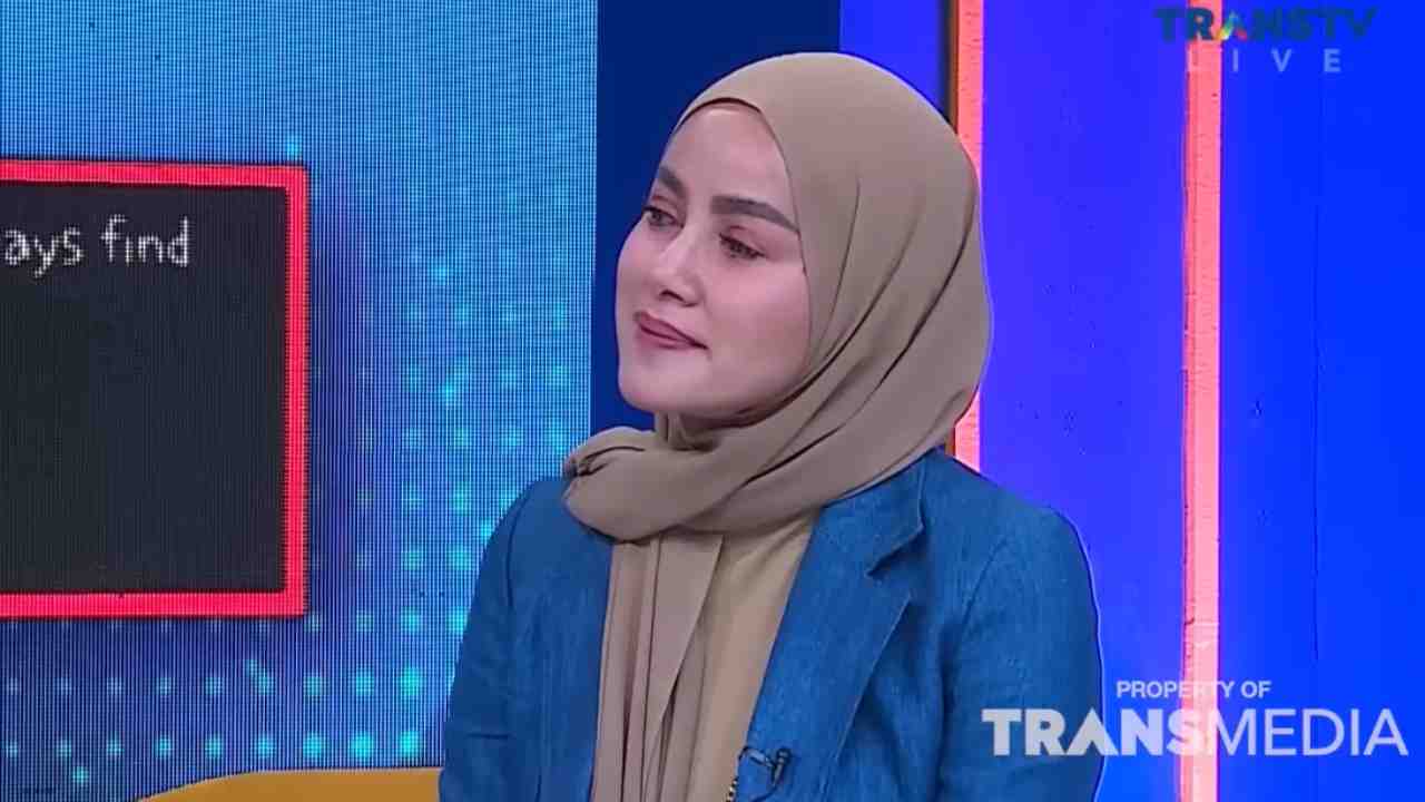 Berita Selebritis Bersama Feni Rose - Trans Tv Program