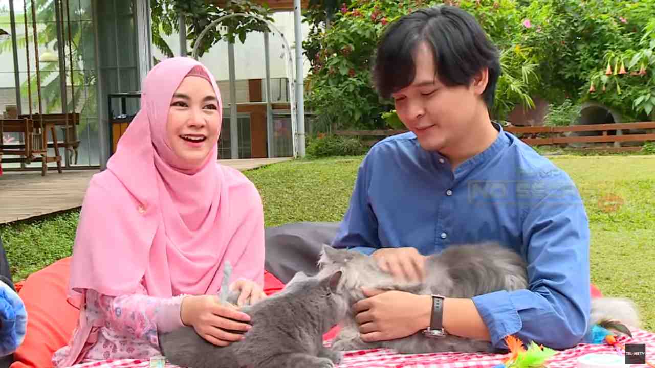 Berita Selebritis Bersama Feni Rose - Trans Tv Program