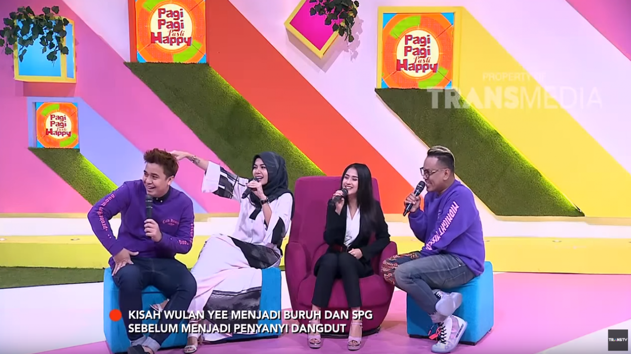 Kisah Wulan Yee Menjadi Buruh Dan SPG - Trans TV