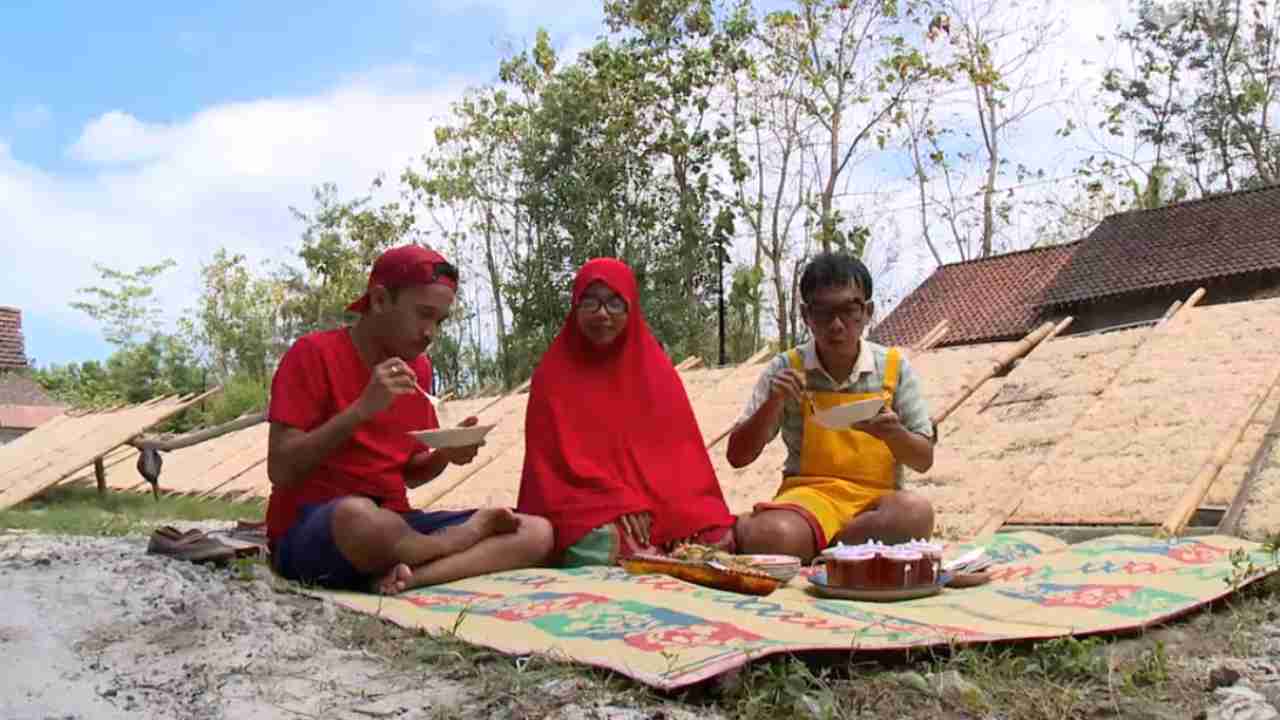 SURVIVOR: Di Balik Nikmatnya Mie Letek - Trans TV