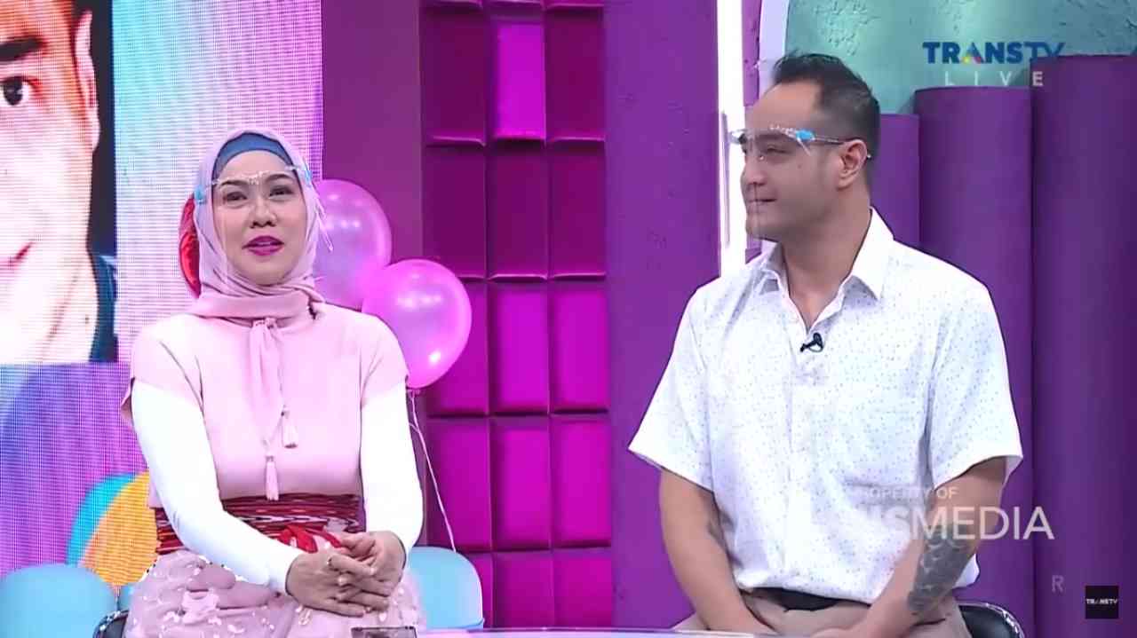 Berita Selebritis Bersama Feni Rose - Trans Tv Program