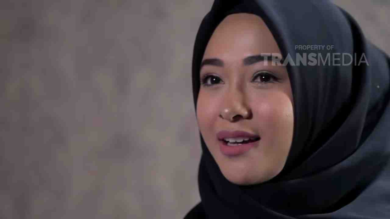 HIJRAH: Hidayah Buat Poppy Bunga - Trans TV