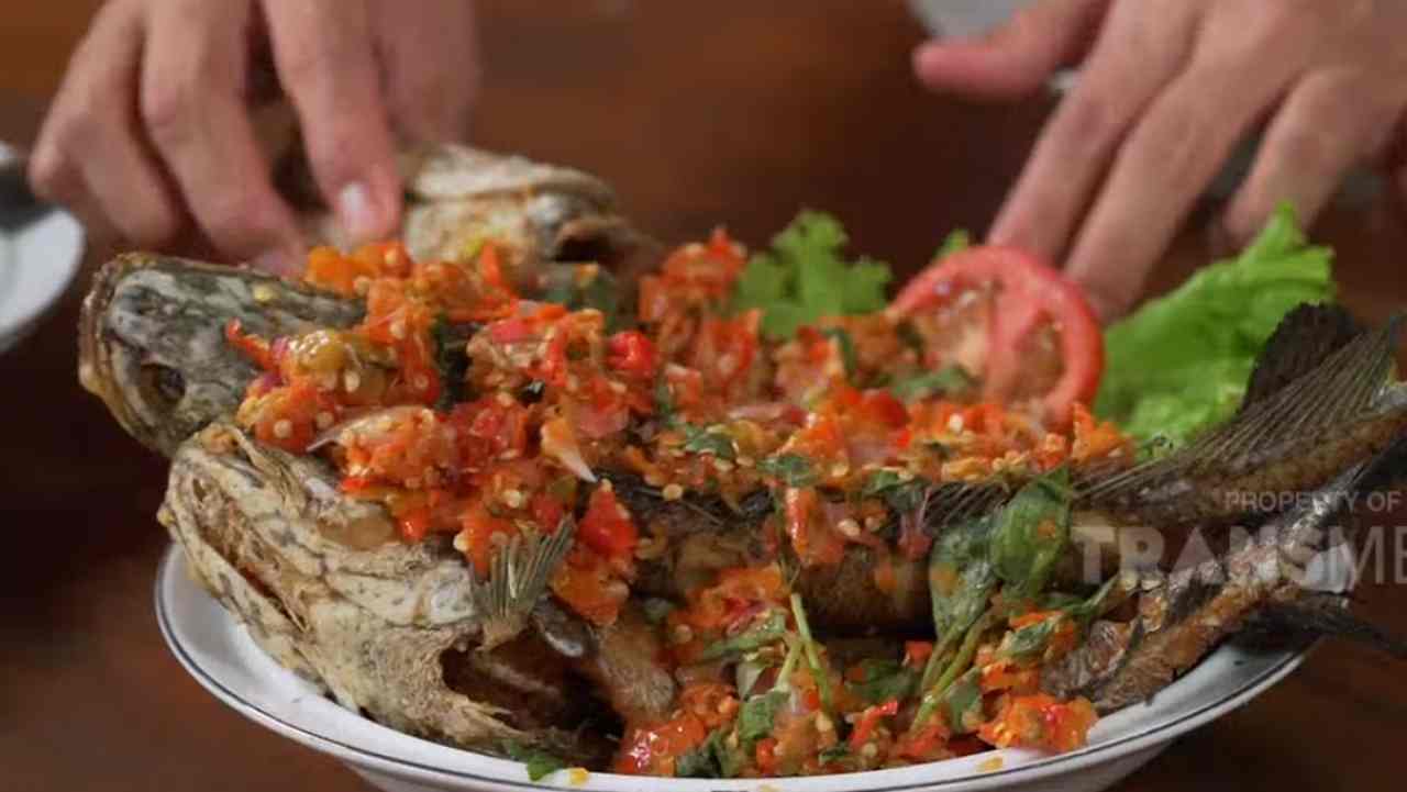 Ikan Gabus Goreng Sambal Bokir Pedasnya Absolut! - Trans TV