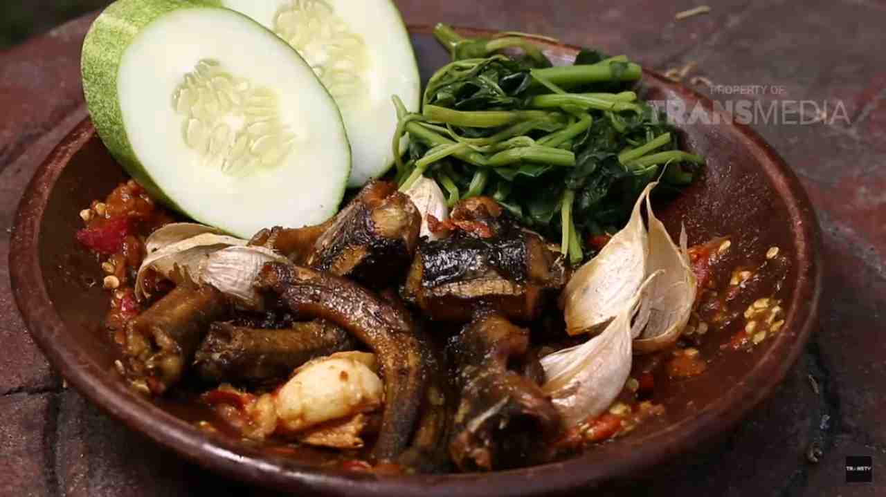 DEMEN MAKAN: Makan Belut Yang Enak Di Yogyakarta - Trans TV